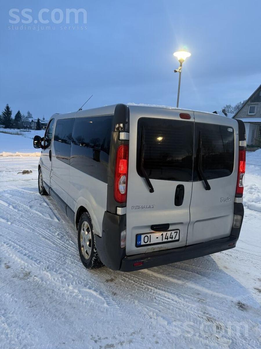 Pelēks Renault Trafic 2007 Ogre, ar dzinēja tilpumu 2.00 L un nobraukumu 481 tūkst. km par 3300 €, foto 4 vietnē AUTOMOTO.COM.LV