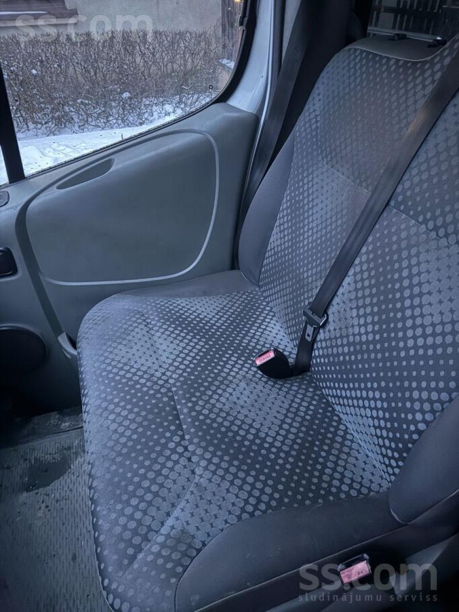 Pelēks Renault Trafic 2007 Ogre, ar dzinēja tilpumu 2.00 L un nobraukumu 481 tūkst. km par 3300 €, foto 6 vietnē AUTOMOTO.COM.LV