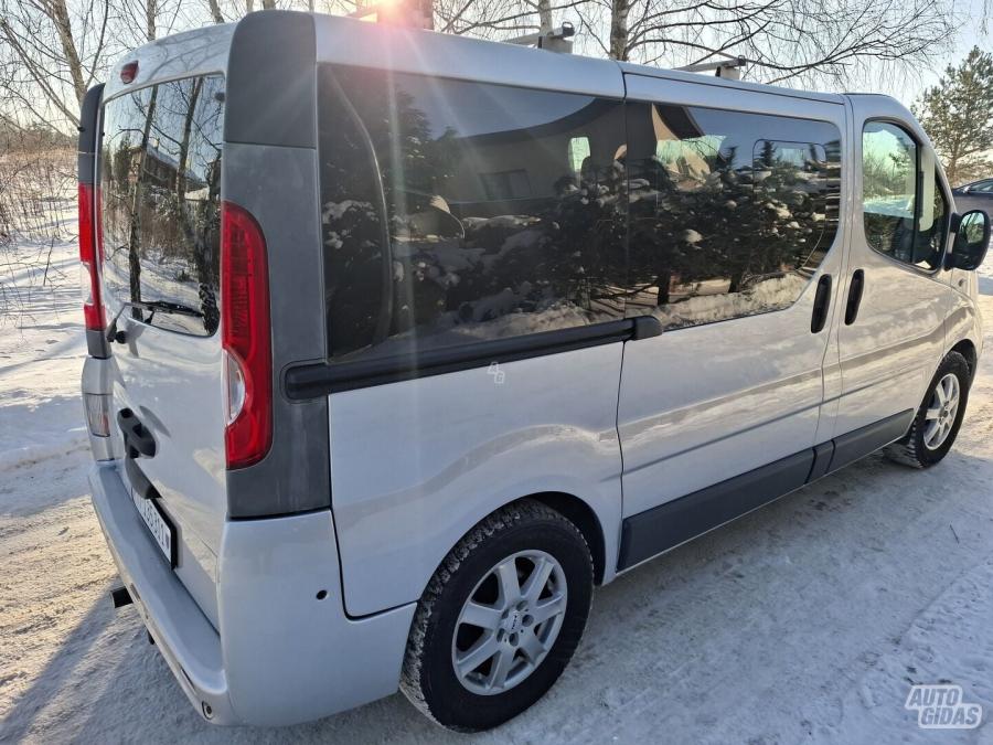 Grey Renault Trafic 2008 in Vilnius, with an engine capacity of 2.50 L and mileage of 230 thousand km for 8200 €, photo 4 on AUTOMOTO.COM.LV