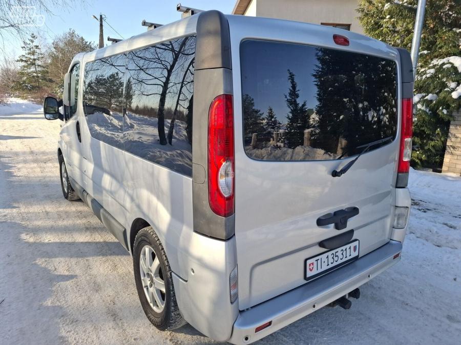 Grey Renault Trafic 2008 in Vilnius, with an engine capacity of 2.50 L and mileage of 230 thousand km for 8200 €, photo 5 on AUTOMOTO.COM.LV