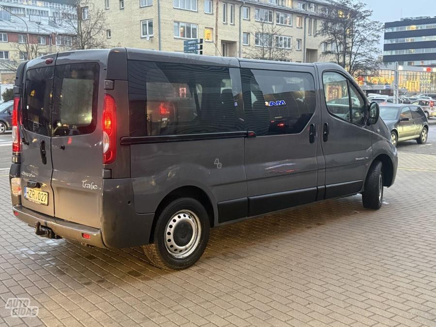 Grey Renault Trafic 2008 in Vilnius, with an engine capacity of 2.50 L and mileage of 470 thousand km for 3800 €, photo 6 on AUTOMOTO.COM.LV