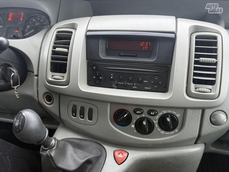Grey Renault Trafic 2008 in Vilnius, with an engine capacity of 2.50 L and mileage of 470 thousand km for 3800 €, photo 14 on AUTOMOTO.COM.LV