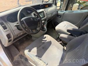 Grey Renault Trafic 2008 in Daugavpils, with an engine capacity of 2.50 L and mileage of 317 thousand km for 2000 €, photo 3 on AUTOMOTO.COM.LV