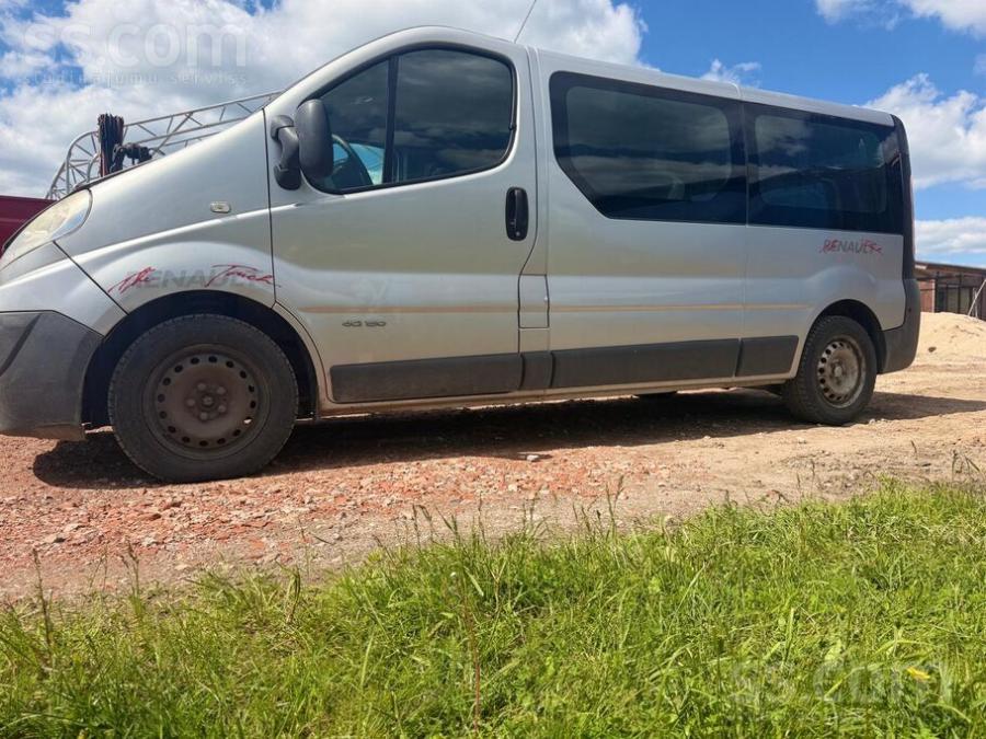 Grey Renault Trafic 2008 in Daugavpils, with an engine capacity of 2.50 L and mileage of 317 thousand km for 2000 €, photo 4 on AUTOMOTO.COM.LV