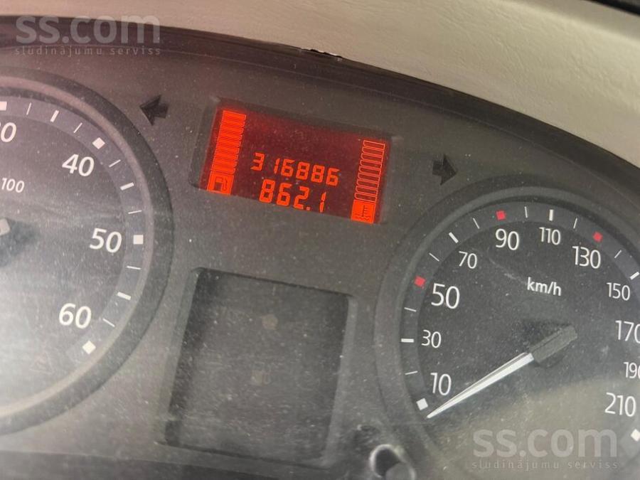Grey Renault Trafic 2008 in Daugavpils, with an engine capacity of 2.50 L and mileage of 317 thousand km for 2000 €, photo 5 on AUTOMOTO.COM.LV