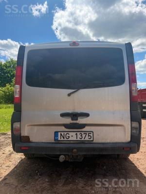 Grey Renault Trafic 2008 in Daugavpils, with an engine capacity of 2.50 L and mileage of 317 thousand km for 2000 €, photo 8 on AUTOMOTO.COM.LV