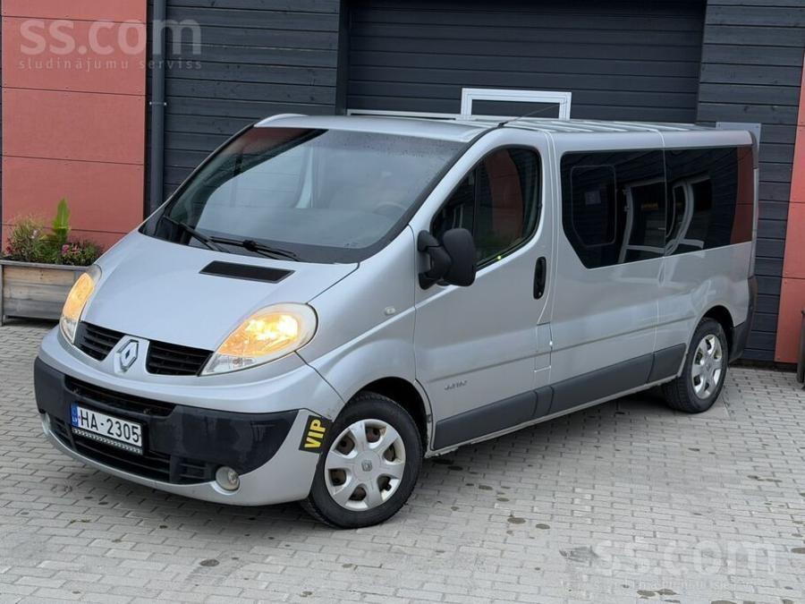 Grey Renault Trafic 2008 in Cesis, with an engine capacity of 2.50 L and mileage of 414 thousand km for 3600 €, photo 1 on AUTOMOTO.COM.LV