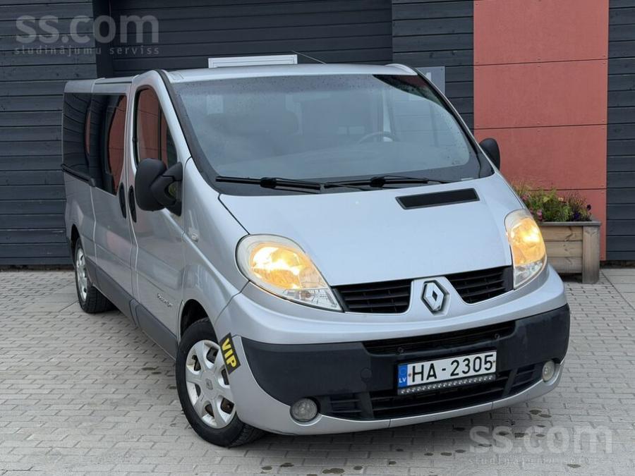 Grey Renault Trafic 2008 in Cesis, with an engine capacity of 2.50 L and mileage of 414 thousand km for 3600 €, photo 5 on AUTOMOTO.COM.LV