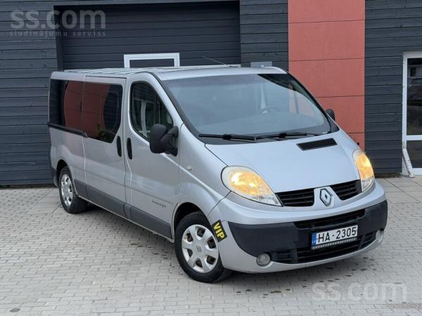 Grey Renault Trafic 2008 in Cesis, with an engine capacity of 2.50 L and mileage of 414 thousand km for 3600 €, photo 6 on AUTOMOTO.COM.LV
