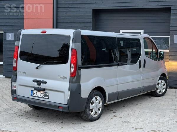 Grey Renault Trafic 2008 in Cesis, with an engine capacity of 2.50 L and mileage of 414 thousand km for 3600 €, photo 9 on AUTOMOTO.COM.LV