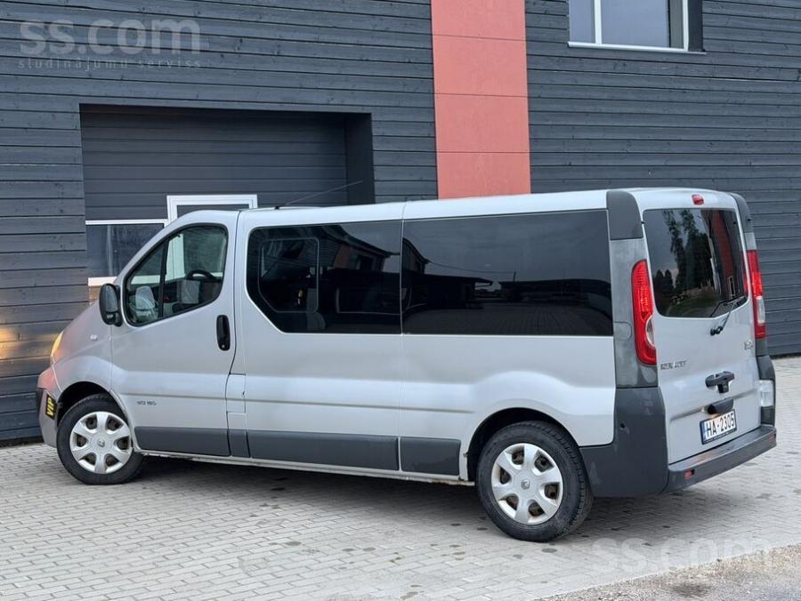 Grey Renault Trafic 2008 in Cesis, with an engine capacity of 2.50 L and mileage of 414 thousand km for 3600 €, photo 12 on AUTOMOTO.COM.LV