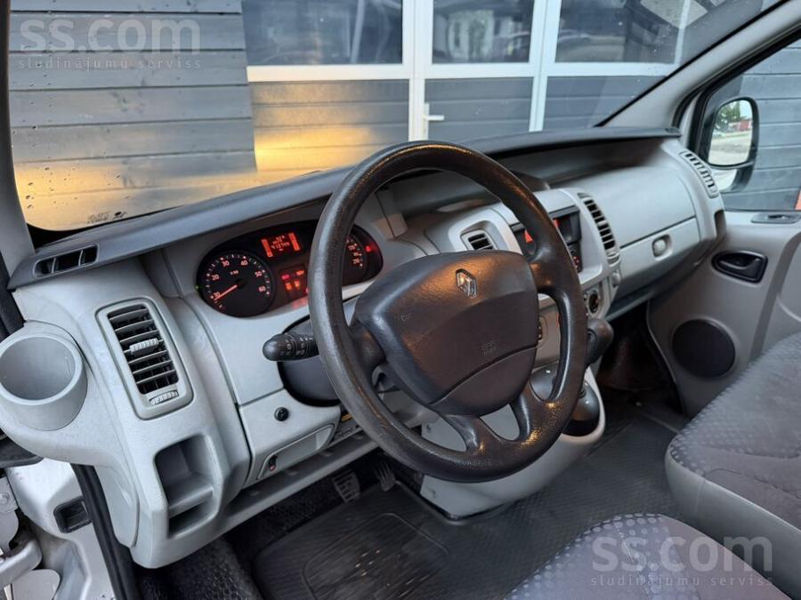 Grey Renault Trafic 2008 in Cesis, with an engine capacity of 2.50 L and mileage of 414 thousand km for 3600 €, photo 17 on AUTOMOTO.COM.LV