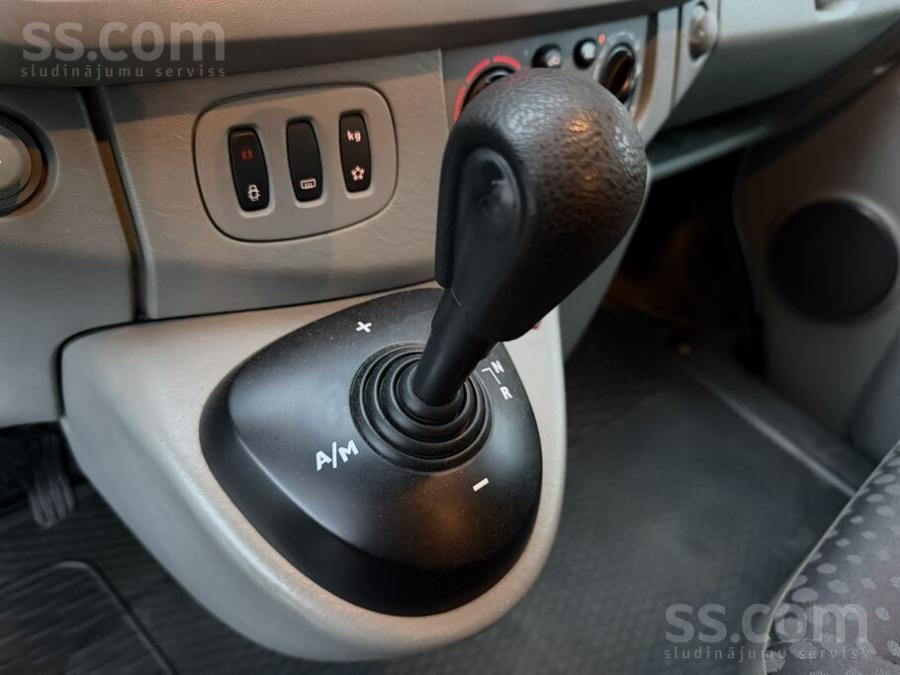 Grey Renault Trafic 2008 in Cesis, with an engine capacity of 2.50 L and mileage of 414 thousand km for 3600 €, photo 18 on AUTOMOTO.COM.LV