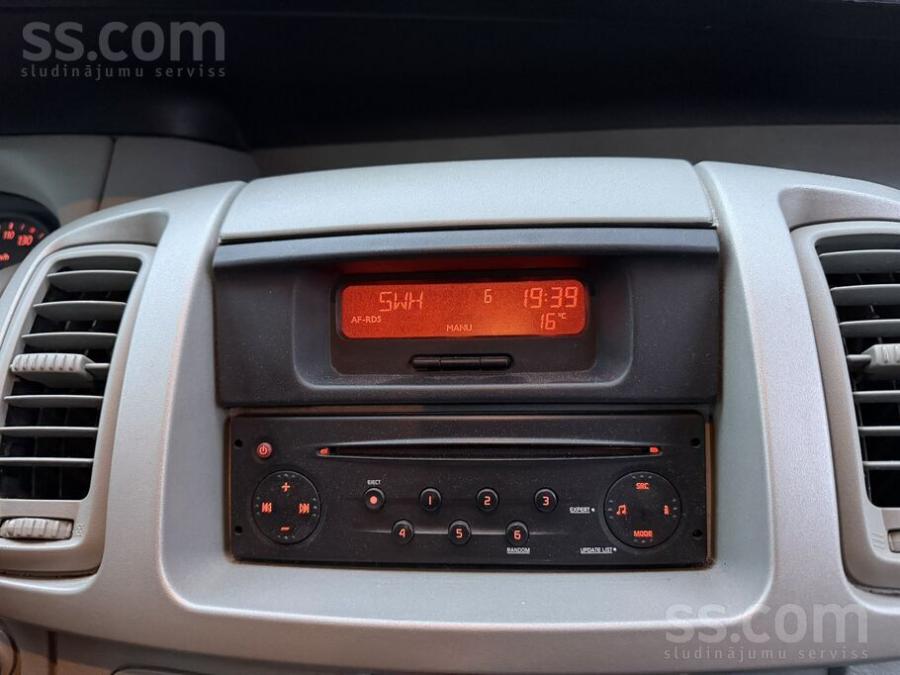 Grey Renault Trafic 2008 in Cesis, with an engine capacity of 2.50 L and mileage of 414 thousand km for 3600 €, photo 22 on AUTOMOTO.COM.LV