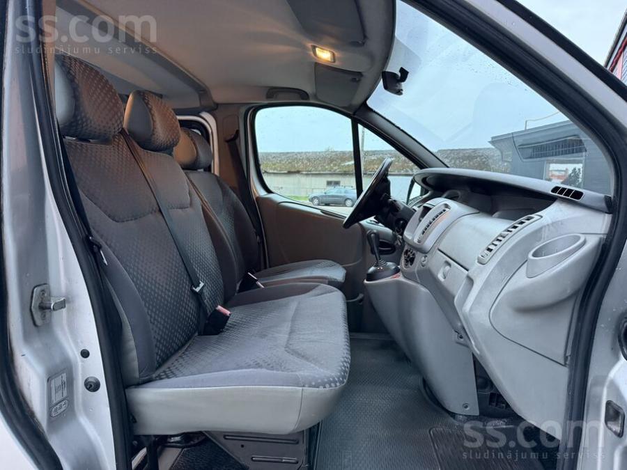 Grey Renault Trafic 2008 in Cesis, with an engine capacity of 2.50 L and mileage of 414 thousand km for 3600 €, photo 23 on AUTOMOTO.COM.LV