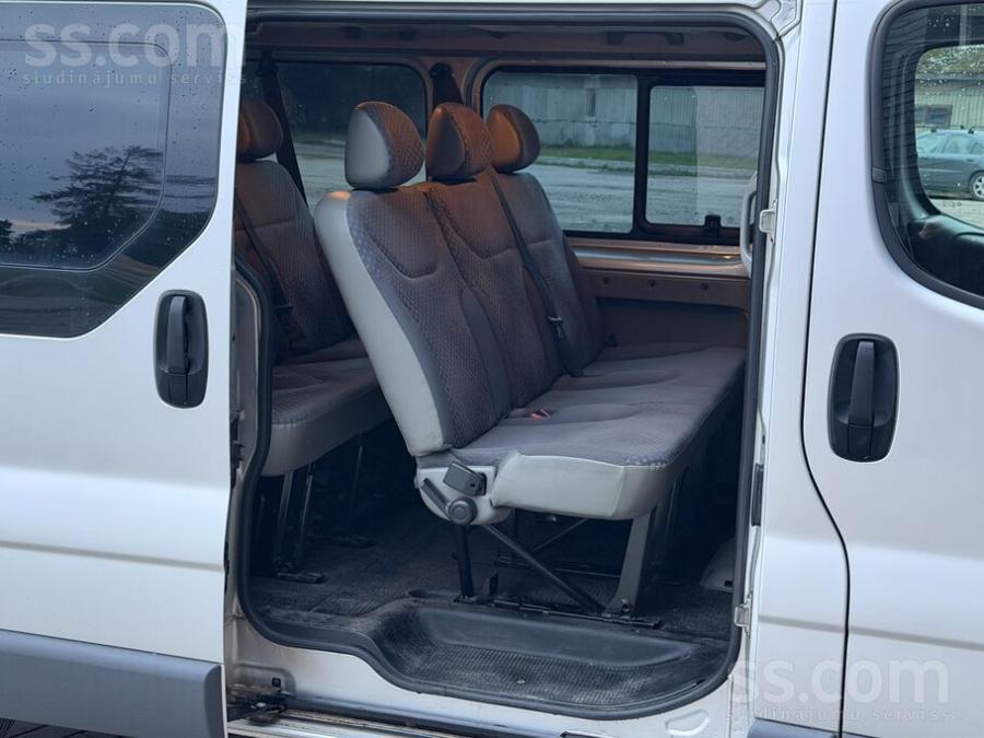 Grey Renault Trafic 2008 in Cesis, with an engine capacity of 2.50 L and mileage of 414 thousand km for 3600 €, photo 24 on AUTOMOTO.COM.LV