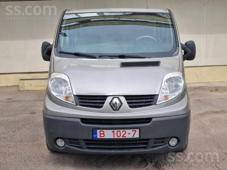 Pelēks Renault Trafic 2009 Ogre, ar dzinēja tilpumu 2.50 L un nobraukumu 140 tūkst. km par 6950 €, foto 3 vietnē AUTOMOTO.COM.LV