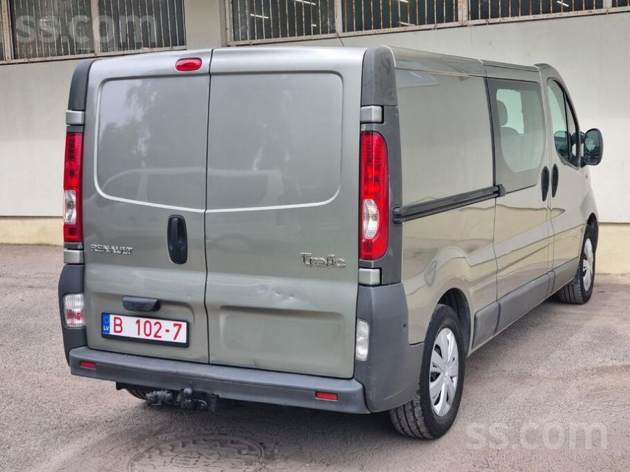 Pelēks Renault Trafic 2009 Ogre, ar dzinēja tilpumu 2.50 L un nobraukumu 140 tūkst. km par 6950 €, foto 9 vietnē AUTOMOTO.COM.LV