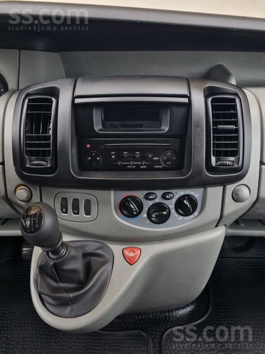 Pelēks Renault Trafic 2009 Ogre, ar dzinēja tilpumu 2.50 L un nobraukumu 140 tūkst. km par 6950 €, foto 14 vietnē AUTOMOTO.COM.LV