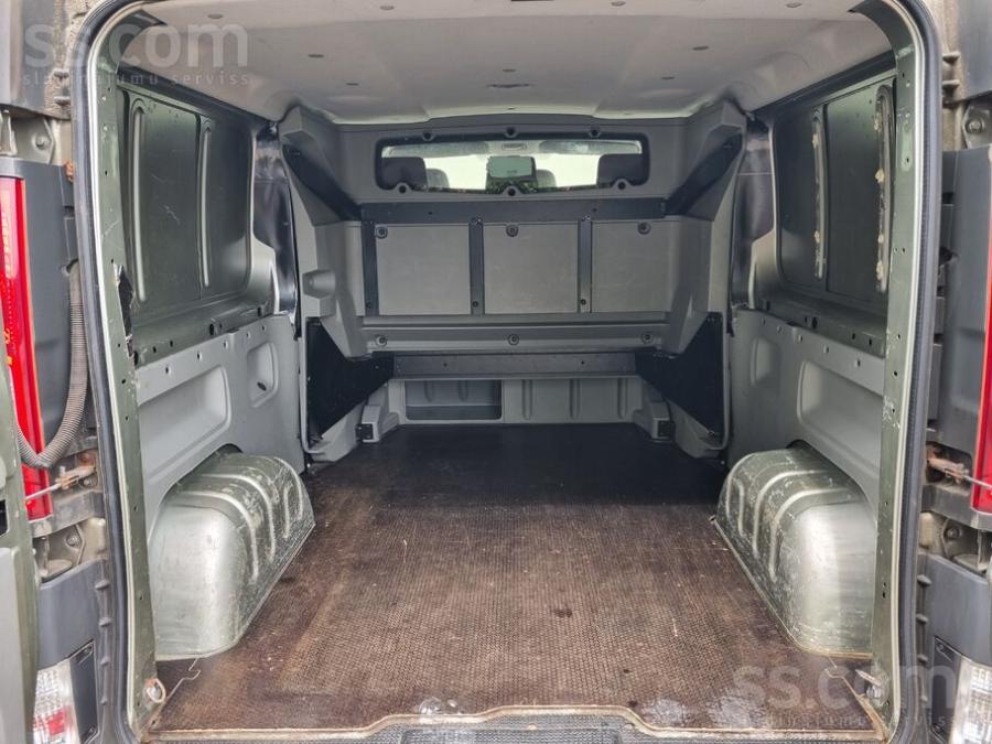 Pelēks Renault Trafic 2009 Ogre, ar dzinēja tilpumu 2.50 L un nobraukumu 140 tūkst. km par 6950 €, foto 18 vietnē AUTOMOTO.COM.LV
