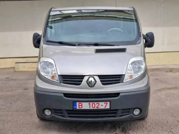 Pelēks Renault Trafic 2009 Ogre, ar dzinēja tilpumu 2.50 L un nobraukumu 140 tūkst. km par 6950 €, foto 2 vietnē AUTOMOTO.COM.LV