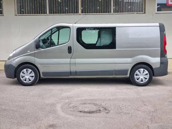 Pelēks Renault Trafic 2009 Ogre, ar dzinēja tilpumu 2.50 L un nobraukumu 140 tūkst. km par 6950 €, foto 5 vietnē AUTOMOTO.COM.LV
