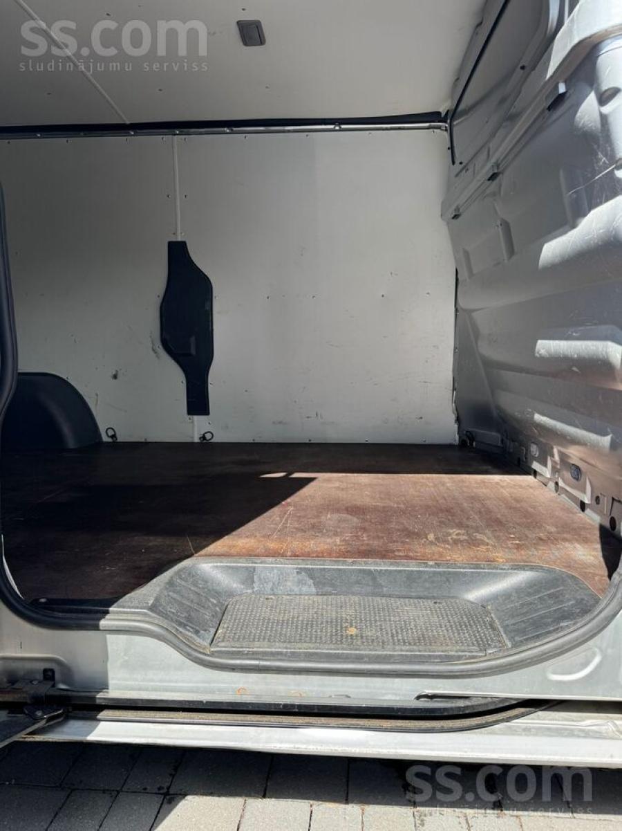 Pelēks Renault Trafic 2009 Rīga, ar dzinēja tilpumu 2.00 L un nobraukumu 189 tūkst. km par 6500 €, foto 7 vietnē AUTOMOTO.COM.LV