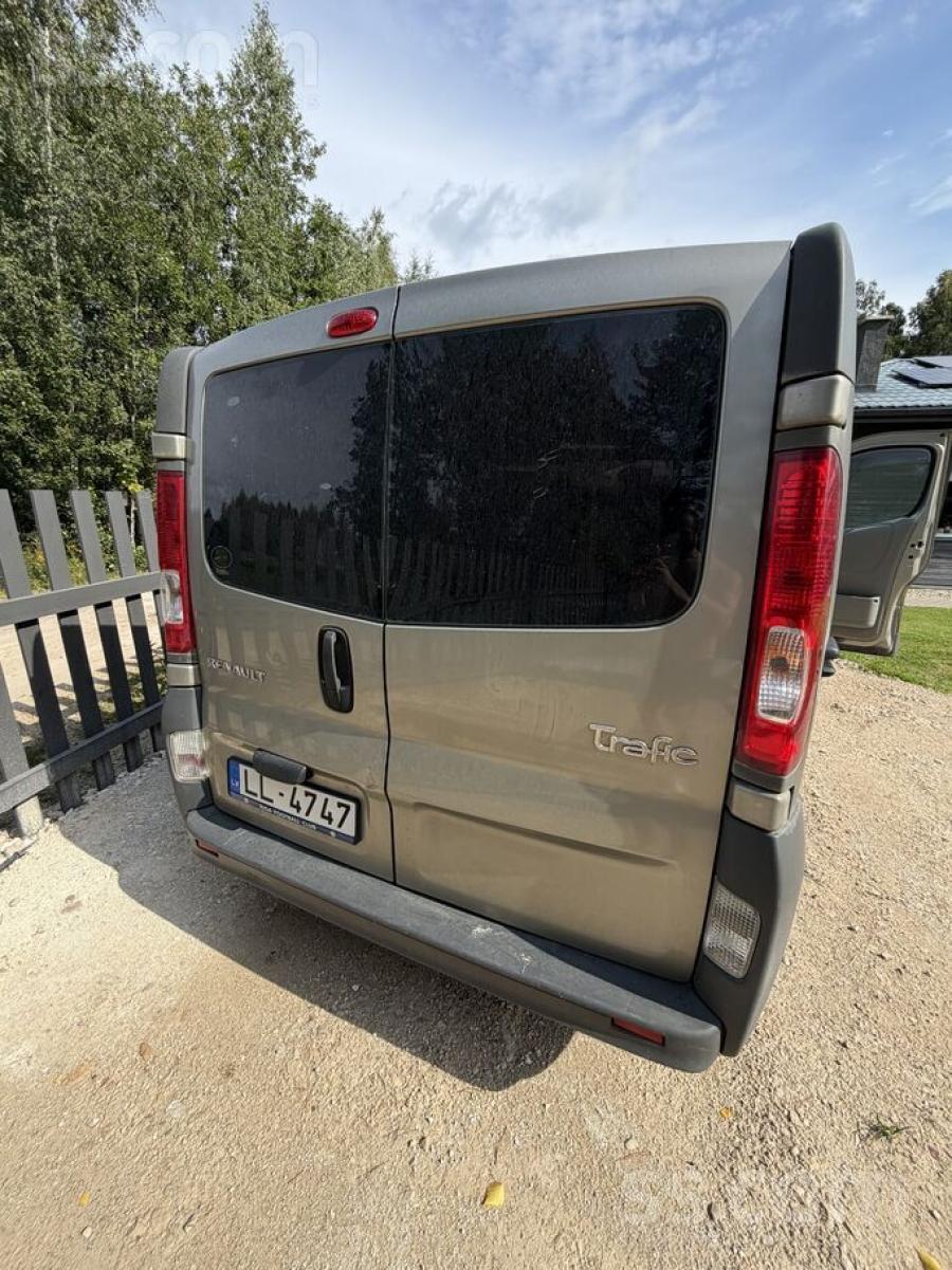 Grey Renault Trafic 2009 in Riga, with an engine capacity of 2.00 L and mileage of 317 thousand km for 3300 €, photo 3 on AUTOMOTO.COM.LV