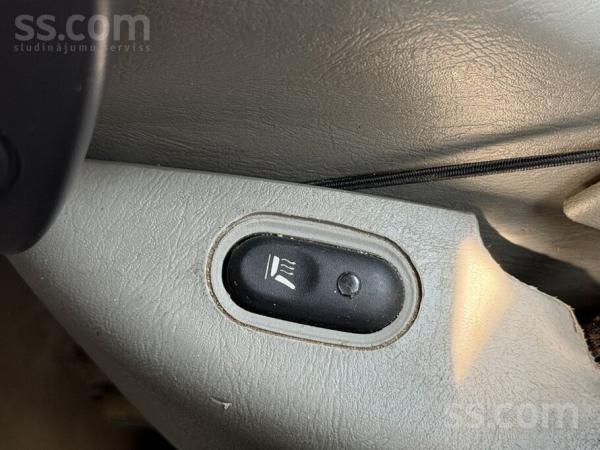 Grey Renault Trafic 2009 in Riga, with an engine capacity of 2.00 L and mileage of 317 thousand km for 3300 €, photo 5 on AUTOMOTO.COM.LV