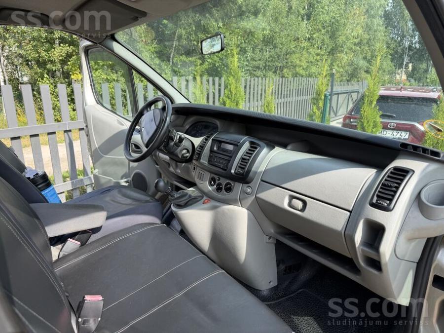 Grey Renault Trafic 2009 in Riga, with an engine capacity of 2.00 L and mileage of 317 thousand km for 3300 €, photo 7 on AUTOMOTO.COM.LV