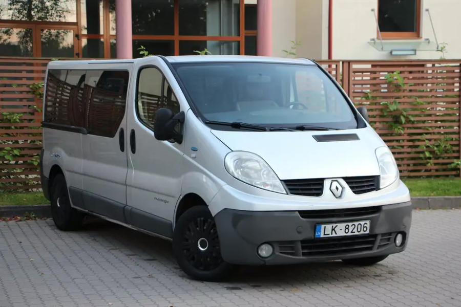 Pelēks Renault Trafic 2010 Mārupe, ar dzinēja tilpumu 2.50 L un nobraukumu 298 tūkst. km par 5950 €, foto 1 vietnē AUTOMOTO.COM.LV