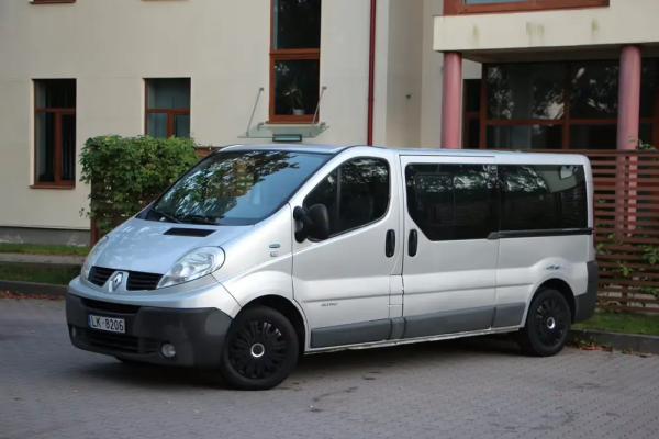 Pelēks Renault Trafic 2010 Mārupe, ar dzinēja tilpumu 2.50 L un nobraukumu 298 tūkst. km par 5950 €, foto 3 vietnē AUTOMOTO.COM.LV