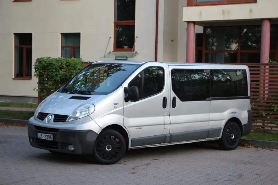 Pelēks Renault Trafic 2010 Mārupe, ar dzinēja tilpumu 2.50 L un nobraukumu 298 tūkst. km par 5950 €, foto 4 vietnē AUTOMOTO.COM.LV