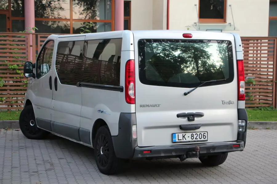 Pelēks Renault Trafic 2010 Mārupe, ar dzinēja tilpumu 2.50 L un nobraukumu 298 tūkst. km par 5950 €, foto 5 vietnē AUTOMOTO.COM.LV