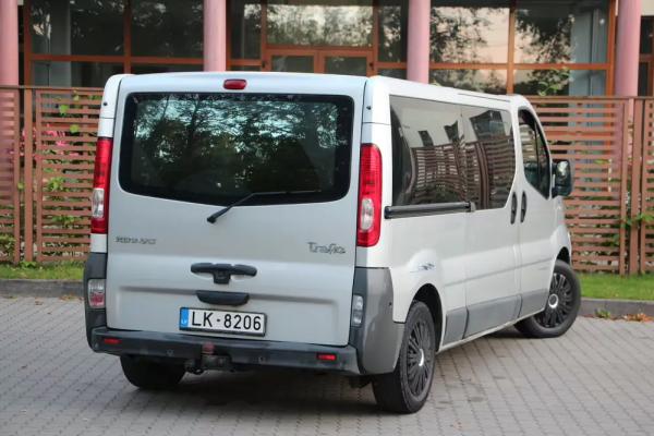 Pelēks Renault Trafic 2010 Mārupe, ar dzinēja tilpumu 2.50 L un nobraukumu 298 tūkst. km par 5950 €, foto 5 vietnē AUTOMOTO.COM.LV