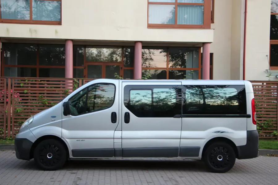 Pelēks Renault Trafic 2010 Mārupe, ar dzinēja tilpumu 2.50 L un nobraukumu 298 tūkst. km par 5950 €, foto 8 vietnē AUTOMOTO.COM.LV