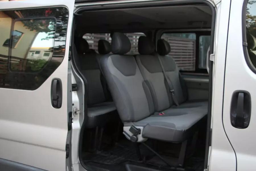 Pelēks Renault Trafic 2010 Mārupe, ar dzinēja tilpumu 2.50 L un nobraukumu 298 tūkst. km par 5950 €, foto 9 vietnē AUTOMOTO.COM.LV
