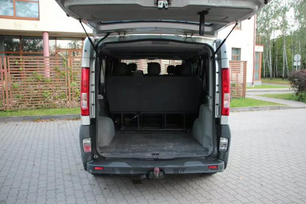 Pelēks Renault Trafic 2010 Mārupe, ar dzinēja tilpumu 2.50 L un nobraukumu 298 tūkst. km par 5950 €, foto 9 vietnē AUTOMOTO.COM.LV
