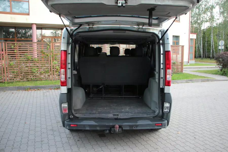 Pelēks Renault Trafic 2010 Mārupe, ar dzinēja tilpumu 2.50 L un nobraukumu 298 tūkst. km par 5950 €, foto 10 vietnē AUTOMOTO.COM.LV