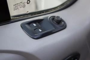 Pelēks Renault Trafic 2010 Mārupe, ar dzinēja tilpumu 2.50 L un nobraukumu 298 tūkst. km par 5950 €, foto 15 vietnē AUTOMOTO.COM.LV