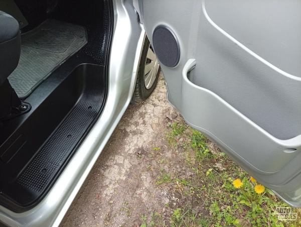Grey Renault Trafic 2011 in Vilnius, with an engine capacity of 2.00 L and mileage of 177 thousand km for 5150 €, photo 9 on AUTOMOTO.COM.LV