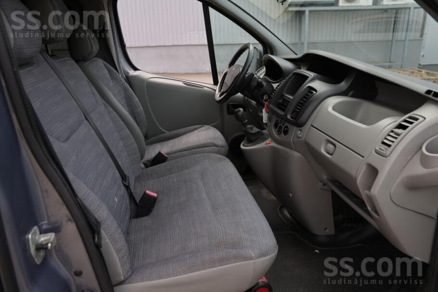 Grey Renault Trafic 2011 in Tukums, with an engine capacity of 2.00 L and mileage of 193 thousand km for 7700 €, photo 6 on AUTOMOTO.COM.LV