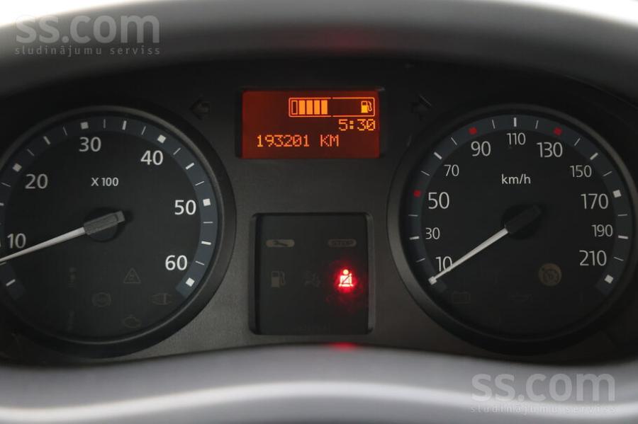 Grey Renault Trafic 2011 in Tukums, with an engine capacity of 2.00 L and mileage of 193 thousand km for 7700 €, photo 11 on AUTOMOTO.COM.LV