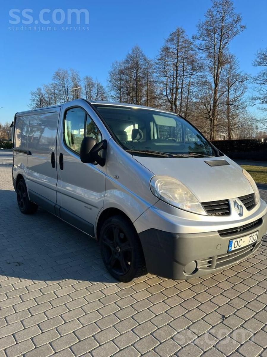 Grey Renault Trafic 2011 in Ventspils, with an engine capacity of 2.00 L and mileage of 331 thousand km for 3000 €, photo 1 on AUTOMOTO.COM.LV