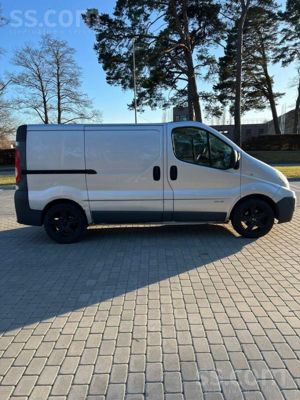 Grey Renault Trafic 2011 in Ventspils, with an engine capacity of 2.00 L and mileage of 331 thousand km for 3000 €, photo 2 on AUTOMOTO.COM.LV