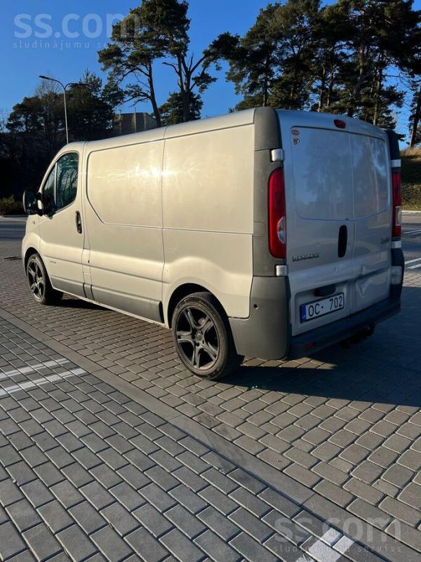 Grey Renault Trafic 2011 in Ventspils, with an engine capacity of 2.00 L and mileage of 331 thousand km for 3000 €, photo 3 on AUTOMOTO.COM.LV