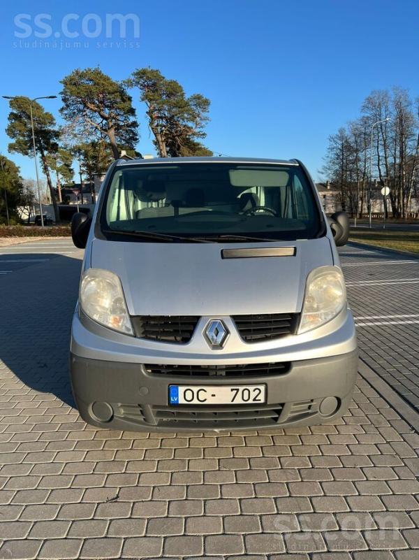Grey Renault Trafic 2011 in Ventspils, with an engine capacity of 2.00 L and mileage of 331 thousand km for 3000 €, photo 4 on AUTOMOTO.COM.LV