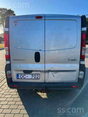 Grey Renault Trafic 2011 in Ventspils, with an engine capacity of 2.00 L and mileage of 331 thousand km for 3000 €, photo 6 on AUTOMOTO.COM.LV