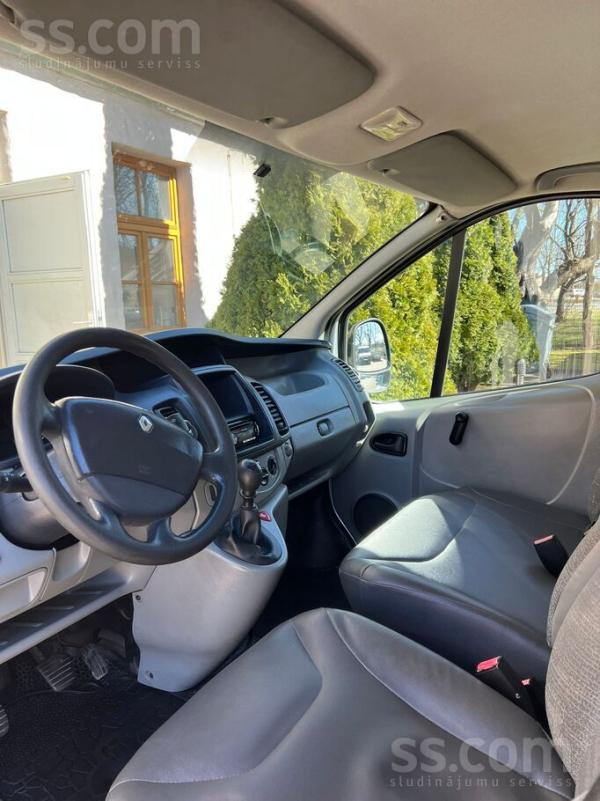Grey Renault Trafic 2011 in Ventspils, with an engine capacity of 2.00 L and mileage of 331 thousand km for 3000 €, photo 7 on AUTOMOTO.COM.LV