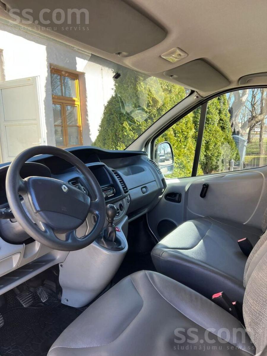Grey Renault Trafic 2011 in Ventspils, with an engine capacity of 2.00 L and mileage of 331 thousand km for 3000 €, photo 8 on AUTOMOTO.COM.LV
